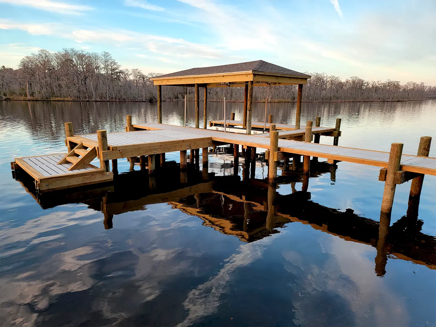 Boathouse + Lift Dock - Riverfront Docks